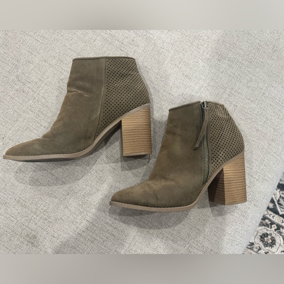 Universal Thread | Shoes | Universal Thread Heeled Booties | Poshmark